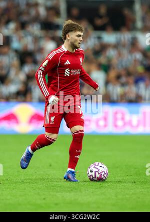 Newcastle Upon Tyne, England, 25th October 2025. Jacob Murphy (C) of ...