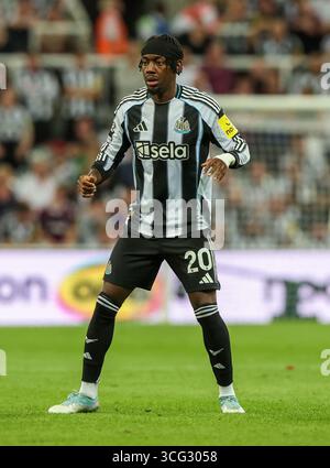 Newcastle Upon Tyne, England, 25th October 2025. Fabian Schar of ...