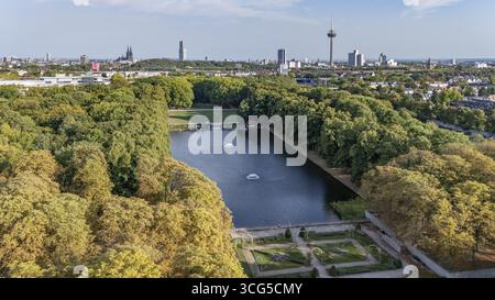 Aerial view, view of Bluecherpark with pond between Neuehrenfeld and ...