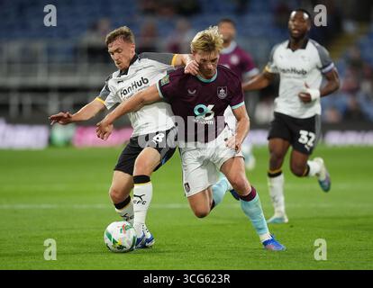 Burnley's Zian Flemming (second left) celebrates after scoring his ...
