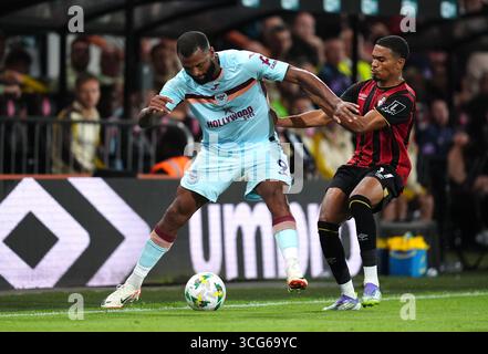 Brentford's Igor Thiago (left) and Bournemouth's Lewis Cook battle for ...