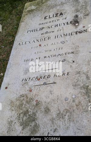 alexander hamilton's grave trinity church manhattan new york now on the ...