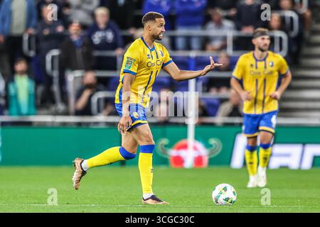Kyle Knoyle of Mansfield Town gives his team instructions during the ...
