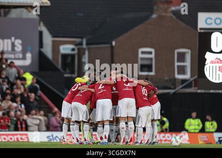 Manchester United group huddle during the Premier League match ...
