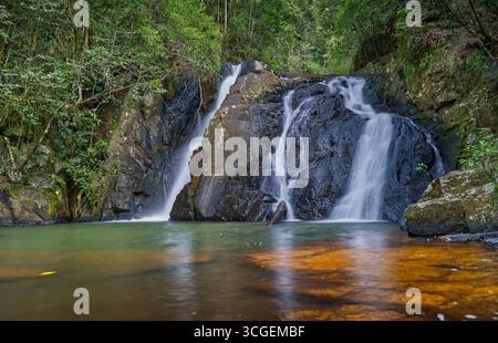 Dinner Falls. Barron River in the Mount Hypipamee National Park ...