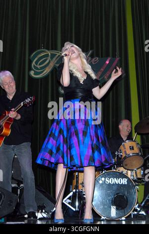 Victoria Hart playing an intimate gig at the Pigalle in London - 20 ...