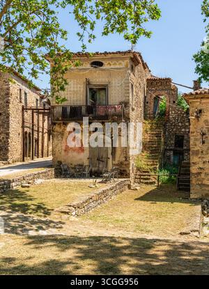Roscigno Vecchio - old abandoned village in Cilento, Campania, italy ...