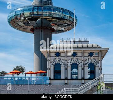 The i360 observation tower against a blue sky and the late afternoon ...