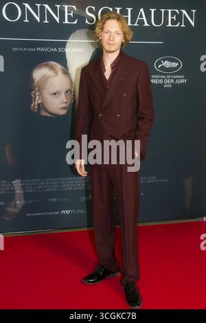 Filip Viktor Schnack, IN DIE SONNE SCHAuEN, Berlin premiere at Delphi ...