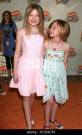 Dakota and Elle Fanning at the 20th Nickelodeon Kids Choice Awards held ...
