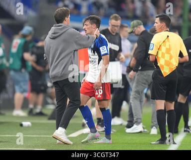 From left: Coach Merlin Polzin (HSV Hamburg), Physiotherapist Andreas ...