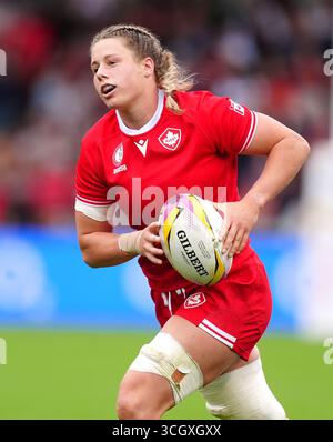 Canada's Sophie de Goede with the World Rugby Player of the Year trophy ...