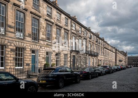 Terraces housing on Northumberland Street in Edinburgh's Georgian New ...