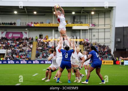 England's Rosie Galligan wins the line up during the Women's Rugby ...