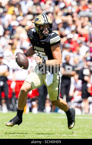 Purdue quarterback Ryan Browne (15) looks to the end zone for a ...