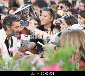 American actor Oscar Isaac attends the premiere of "X- Men : Apocalypse ...