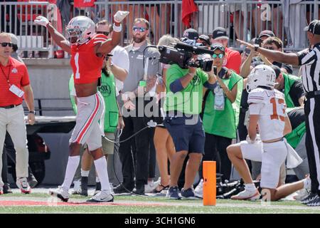 Texas wide receiver Parker Livingstone (13) scores a touchdown against ...