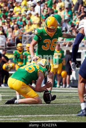 Oregon place kicker Atticus Sappington (36) kicks a field goal against ...