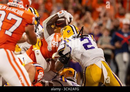 Clemson running back Adam Randall (8) runs in for a touchdown against ...