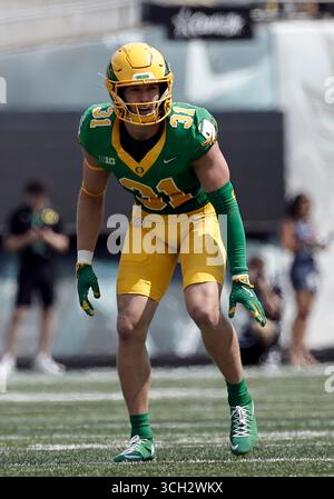 Oregon defensive back Dillon Thieneman (31) celebrates a second ...