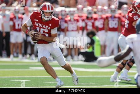 Indiana quarterback Fernando Mendoza (15) runs during the second half ...
