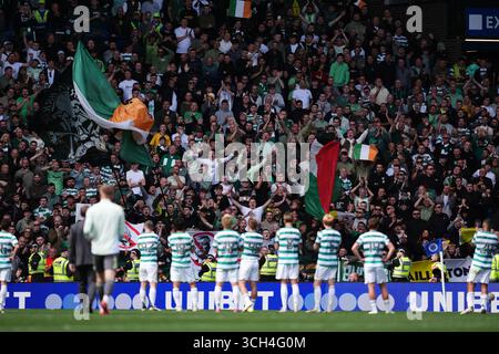 Celtic's players applaud the fans after the William Hill Premiership ...