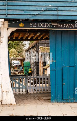 The Crown pub, bed and breakfast, bar, in Hawes village, North ...