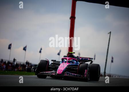 Franco Colapinto (ARG) Alpine F1 Team A525 makes a pit stop. 22.11.2025 ...