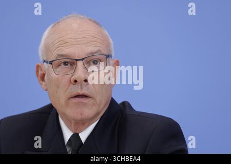 Vice Admiral Jan Christian Kaack, Inspector of the German Navy, Rostock ...