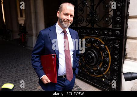 Business Secretary Jonathan Reynolds arrives in Downing Street, London ...