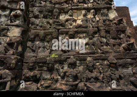 Khmer Empire Stone Sculptures and Gate Stock Photo - Alamy