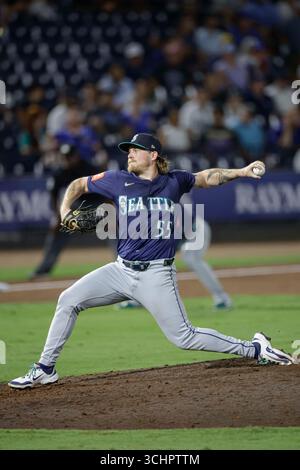 Seattle Mariners pitcher Gabe Speier throws against the Detroit Tigers ...