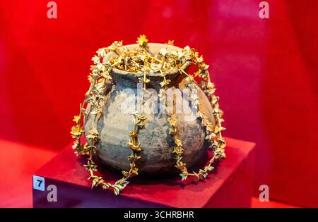ancient ruins depicting golden Garlands of flowers and spacers at ...