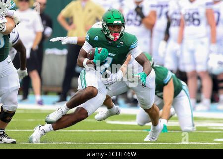 Tulane wide receiver Shazz Preston (7) leaps past Temple defensive back ...