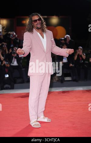 Jason Momoa poses for photographers in front of Marble Arch at the ...