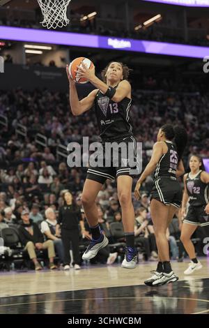Golden State Valkyries forward Janelle Salaun (13) drives to the basket ...