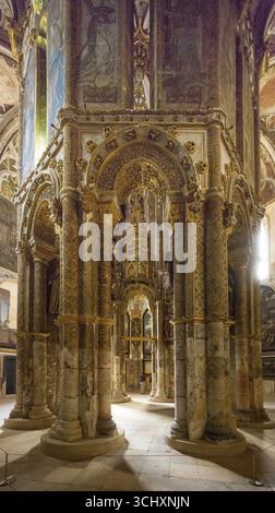 Charola, original Templar church, octagonal rotunda, fortress of Tomar ...