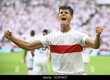Chema ANDRES (VfB Stuttgart), gesture, gives instructions, action ...