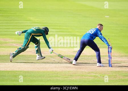 South Africa's Senuran Muthusamy, right, celebrates after scoring fifty ...