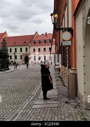 Lamplighter in Wroclaw, Poland lighting the gas lamps Stock Photo - Alamy