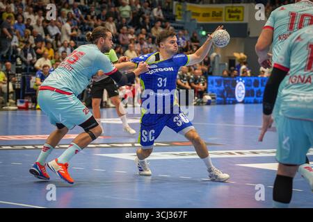 Kay Smits (VfL Gummersbach 31) against Felix Claar (SC Magdeburg 7) and ...
