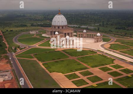 Basilica of Our Lady of Peace, Yamoussoukro Stock Photo - Alamy