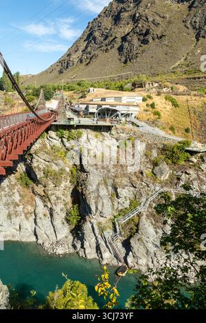 Bridge over Kawarau River, Kawarau Gorge, South Island, New Zealand ...
