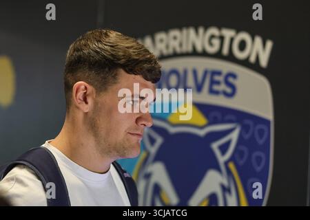 Josh Thewlis of Warrington Wolves arrives during the Betfred Super ...