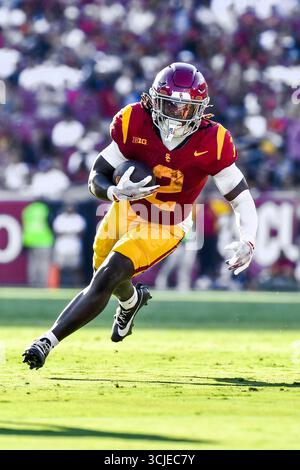 Southern California running back Waymond Jordan (2) is tackled by ...