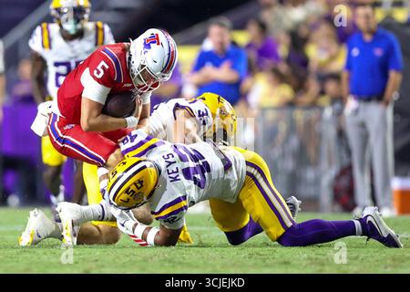 Louisiana Tech quarterback Blake Baker (5) throws during an NCAA ...