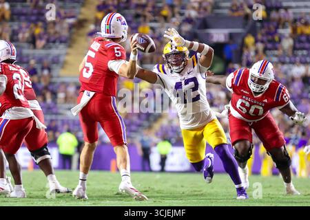 Louisiana Tech quarterback Blake Baker (5) looks to pass during an NCAA ...
