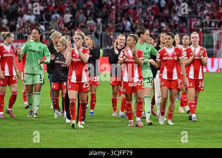 Arianna Caruso (Bayern), Leverkusen, Germany 22.12.2025, Frauen ...