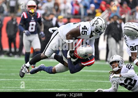 Las Vegas Raiders linebacker Devin White (45) against the Los Angeles ...