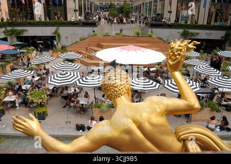 People are seen in front of the Prometheus sculpture in Rockefeller ...